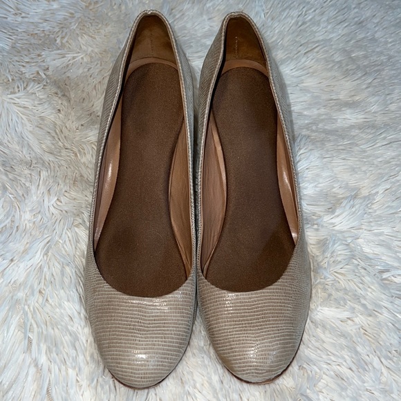 Ann Taylor | Shoes | Ann Taylor Cream Colored Heels Size 75 | Poshmark